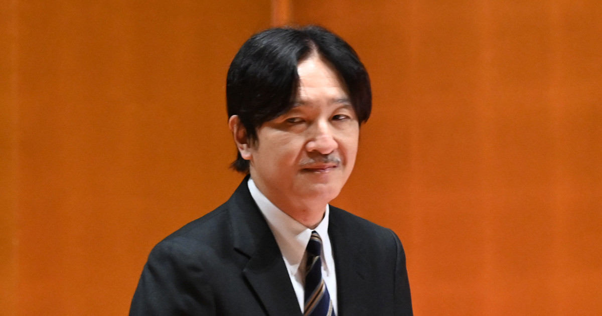 秋篠宮さま 天皇陛下との対面機会が激減…彬子女王もコラムで憂慮される皇室の意思疎通 | 女性自身