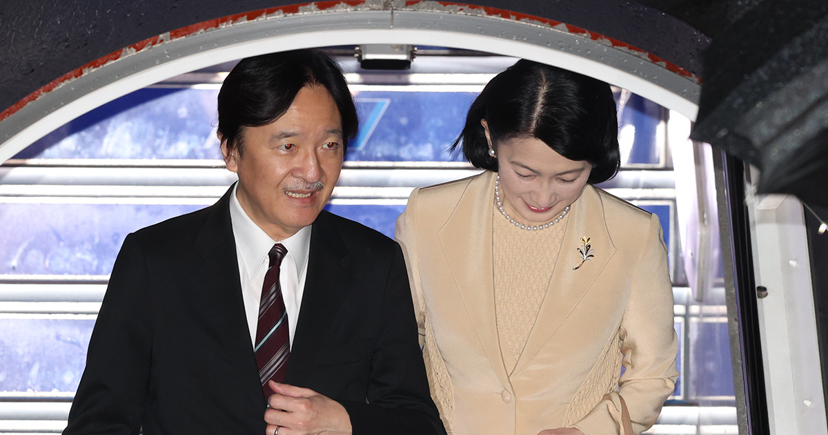 秋篠宮ご夫妻 戴冠式渡英にほかの宮家からお見送りナシ…深まる宮中での孤立（2ページ目） | 女性自身