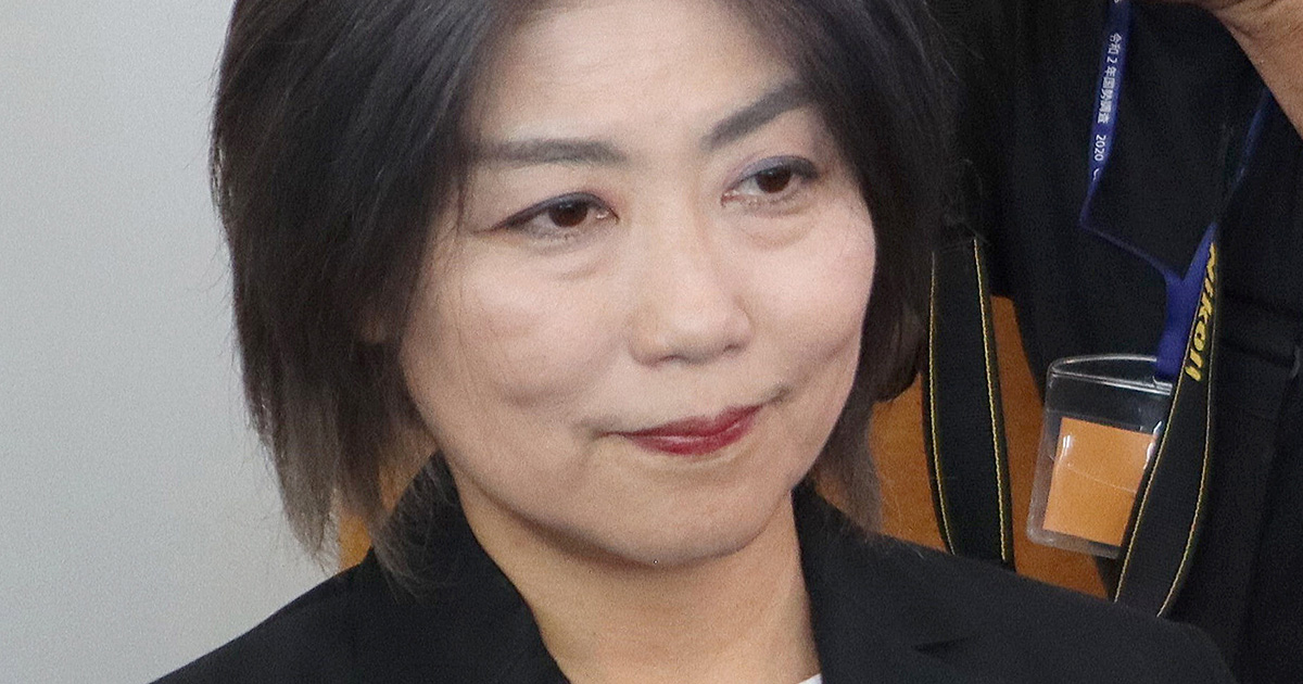 【画像・写真1枚目】「仕事場に持ってきていいやつ？」“学歴詐称疑惑”田久保市長 議会での“異色すぎる私物”にSNS賛否 | 女性自身